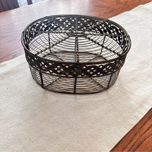Accents | Vintage Black Wire Basket Hinged Lid | Poshmark